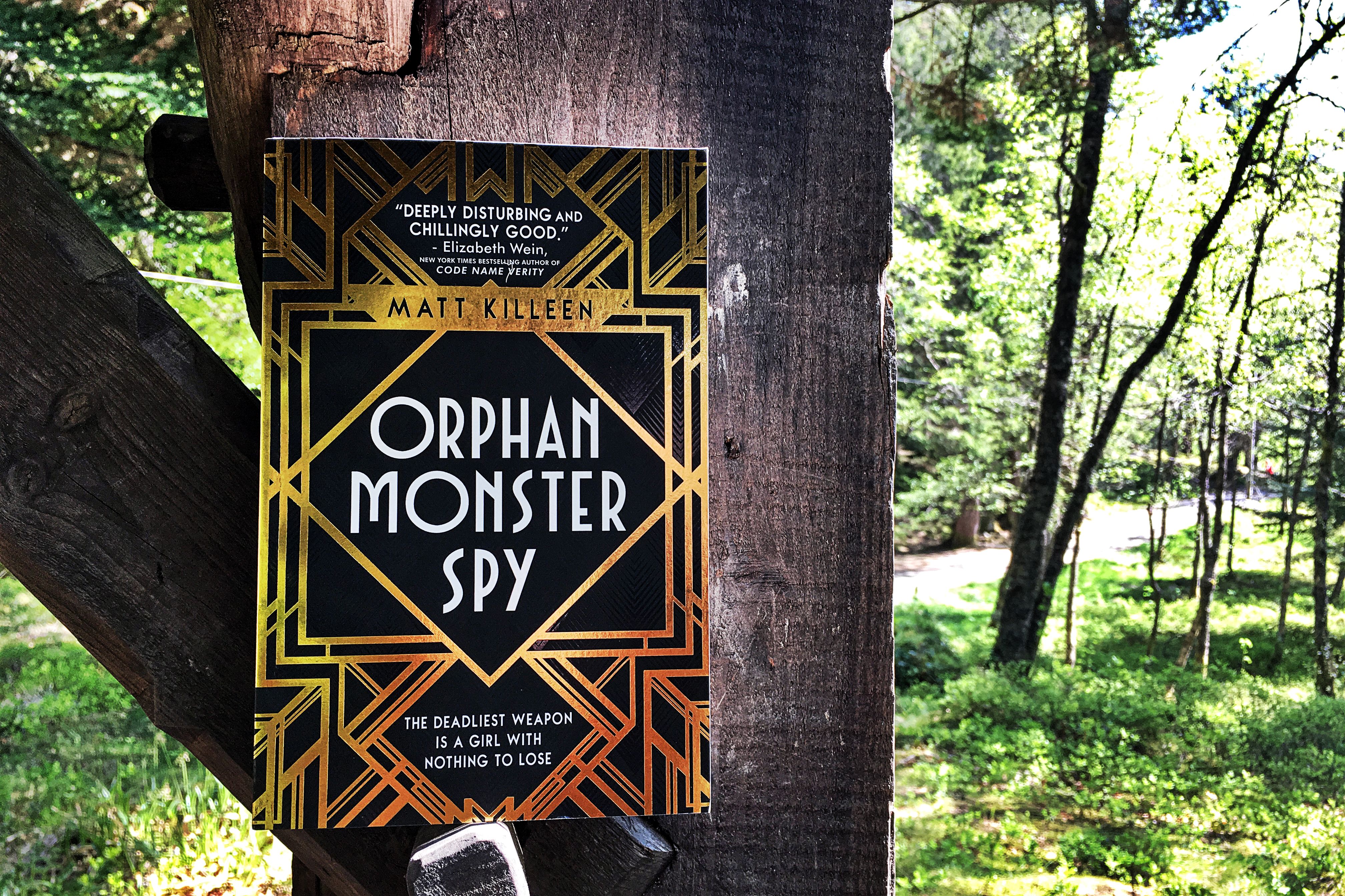 «Orphan Monster Spy av Matt Killeen | «Elise Cathrin